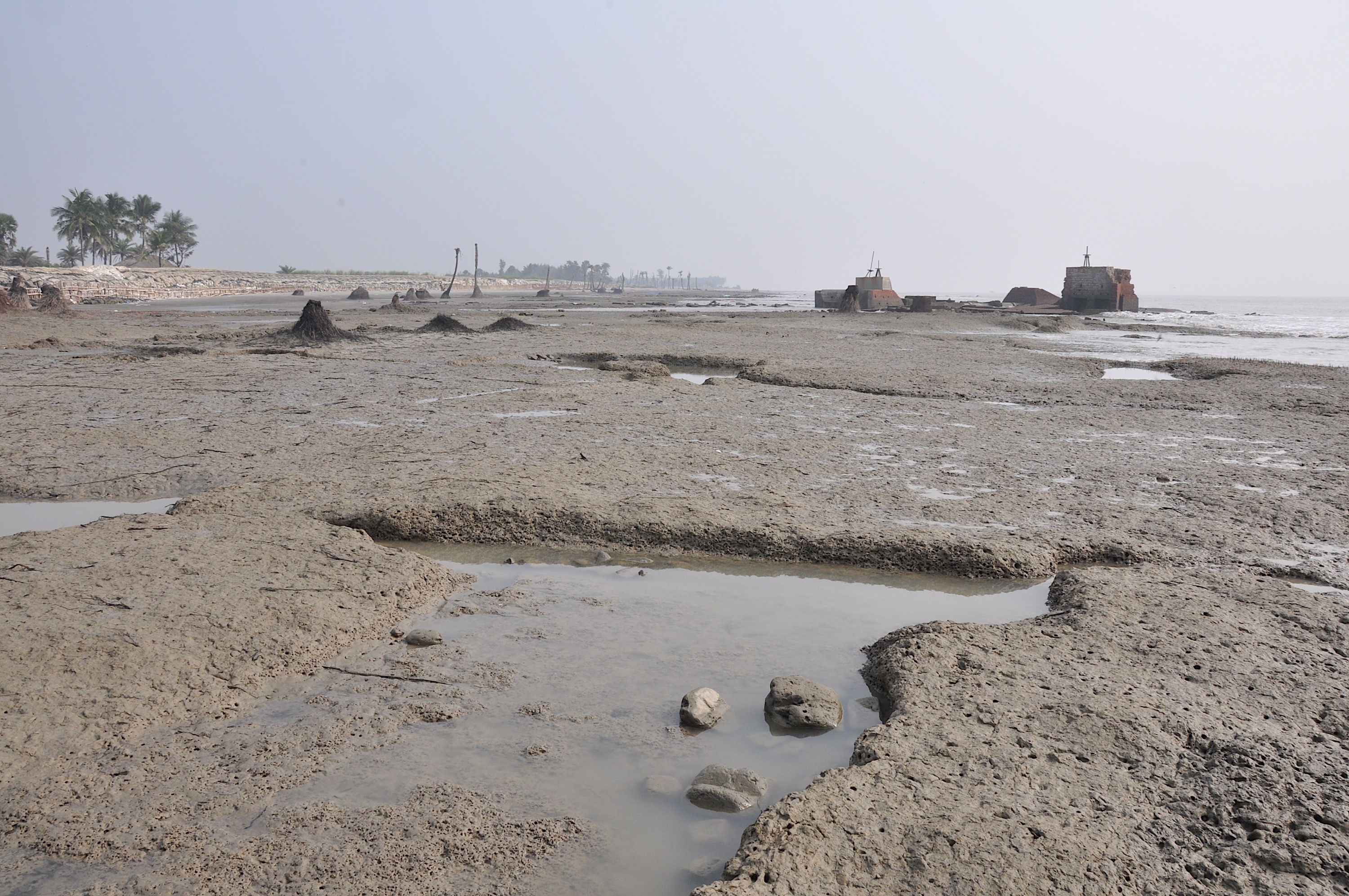 Vicky Long – DISPLACEMENT: Uncertain Journeys
